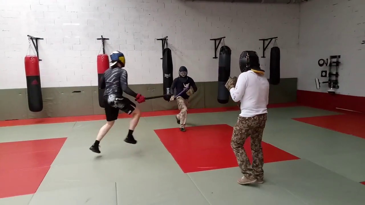 combat du baton 1 contre 2 - YouTube