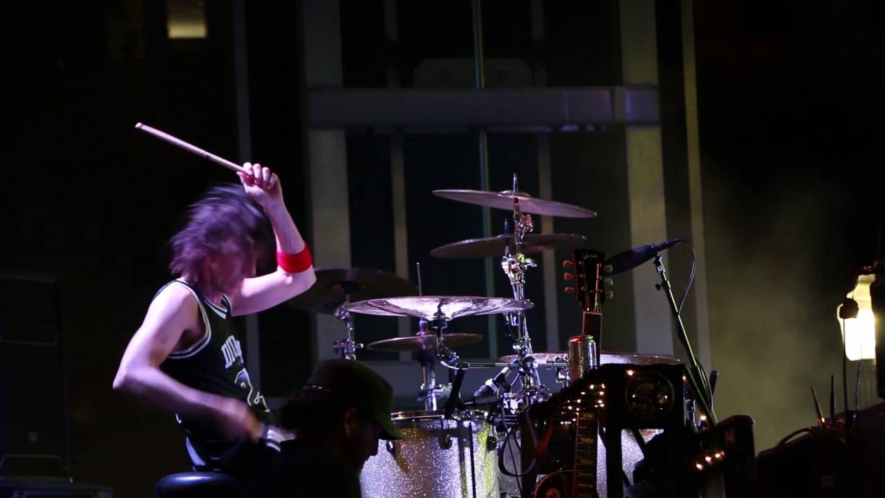 ZOLTAN CHANEY up close! KILLING it on the drums! - YouTube