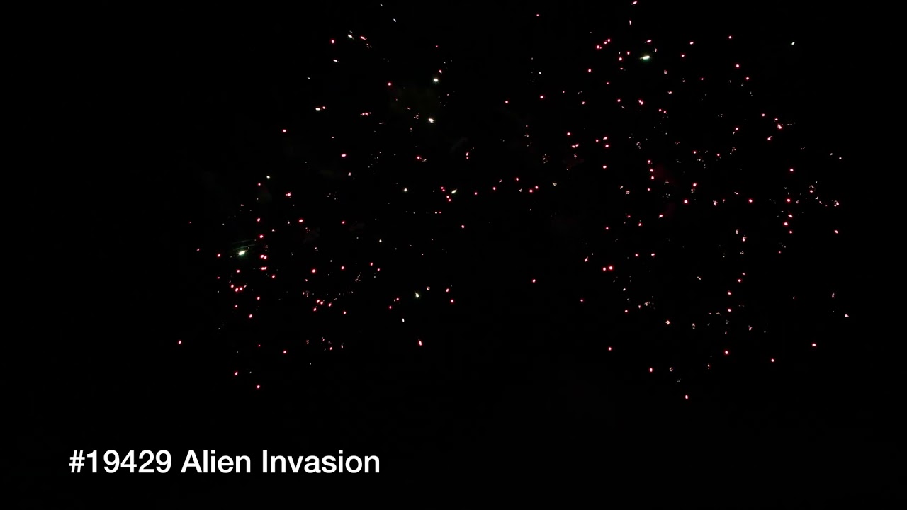 Alien Invasion - Big Fireworks - 500 Gram Fan 19429 - YouTube