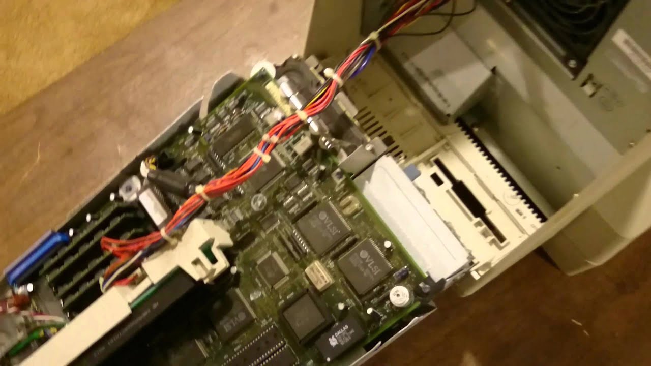 Fixing a PS/2 Model 25-286 with a crowbar - YouTube