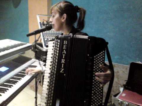 beatriz y su acordeon - YouTube
