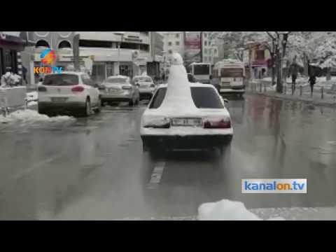 Konya'da kardan adamlı otomobil