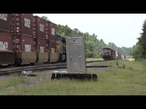 CSX L181-04 meets Q652-04 at Folkston,Ga. - YouTube