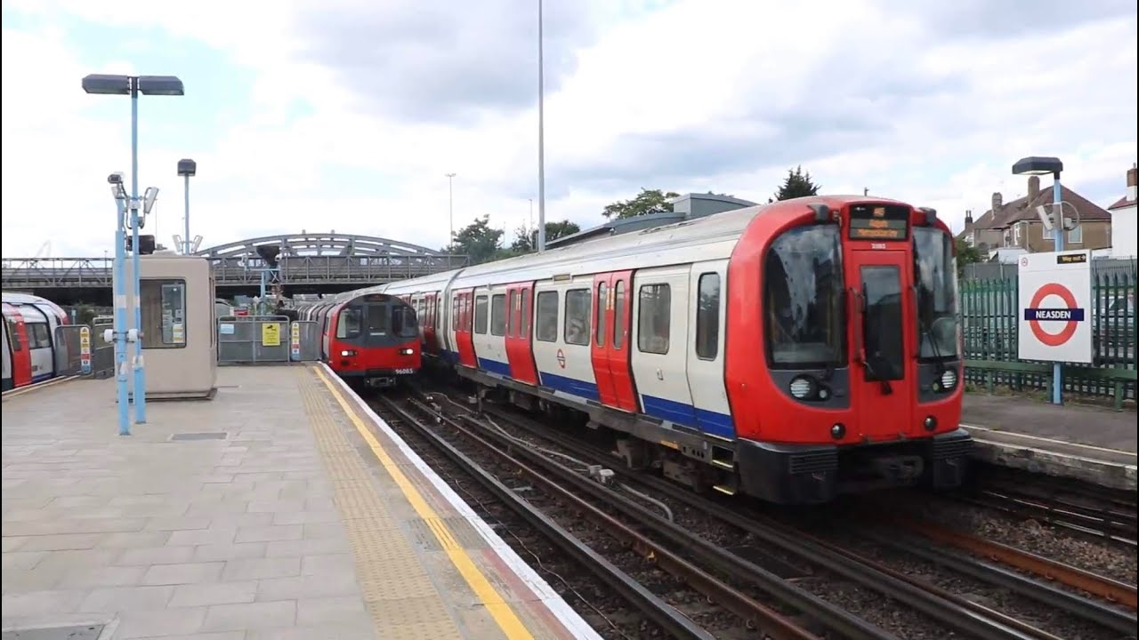 London Underground: 1996 Stock Trains on the Jubilee Line / S8 Stock ...