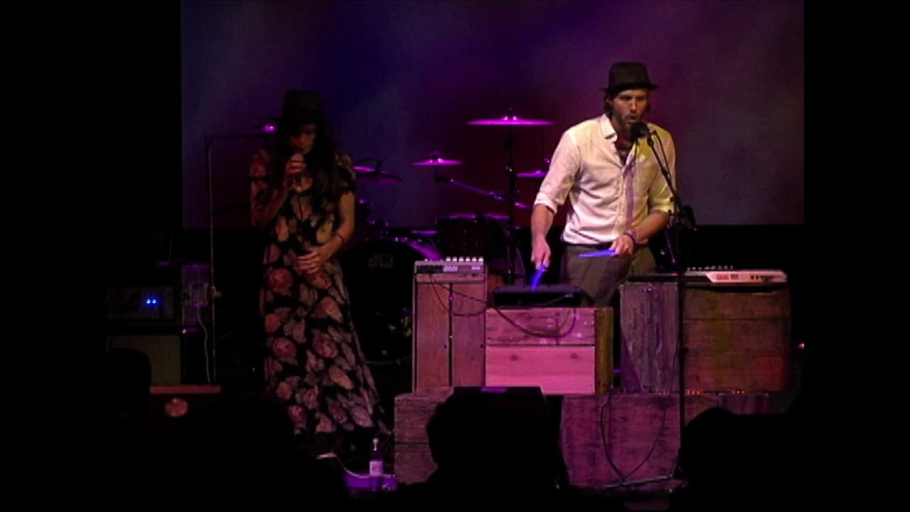 KaneHoller (badbad) Perform Sinnerman at Sages & Scientists 2013 - YouTube