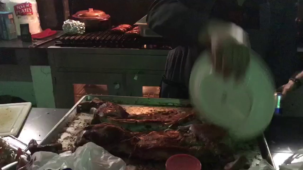 Lechón al Ataúd, Cochinillo cortado con Plato tipo Segovia - YouTube