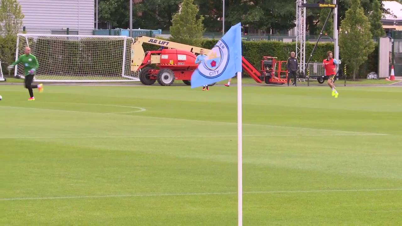 PEP GUARDIOLA'S FIRST TRAINING SESSION WITH MANCHESTER CITY - YouTube