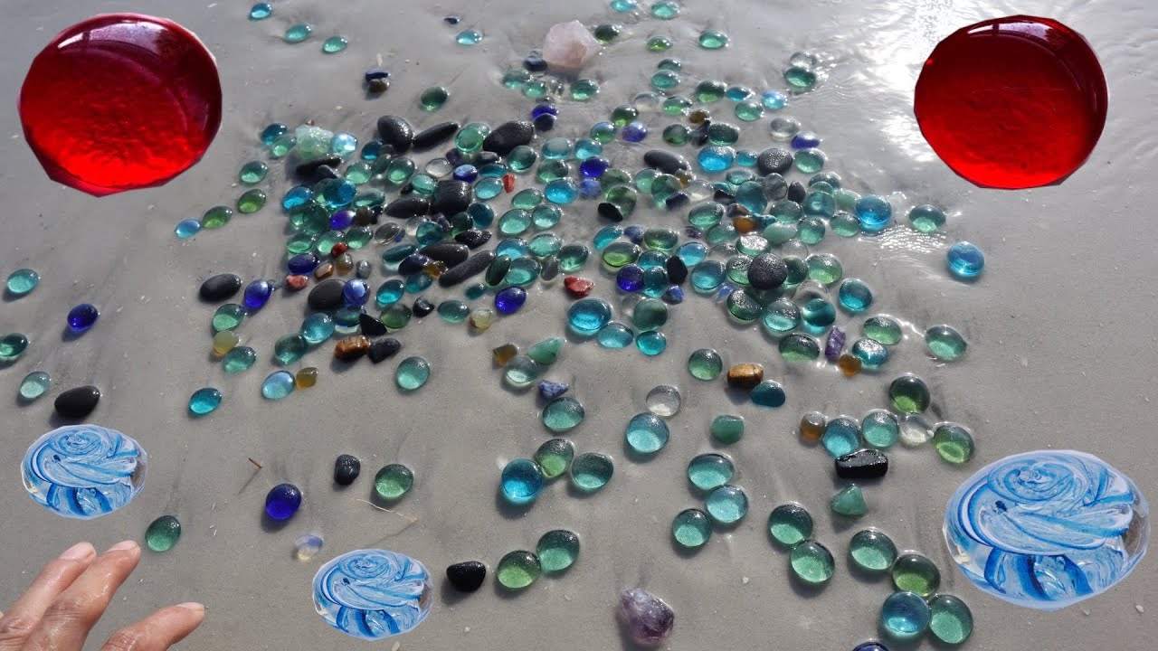 Wow wow ! Finding Crystal and Gemstone on Beautiful Sand at the Beach ...