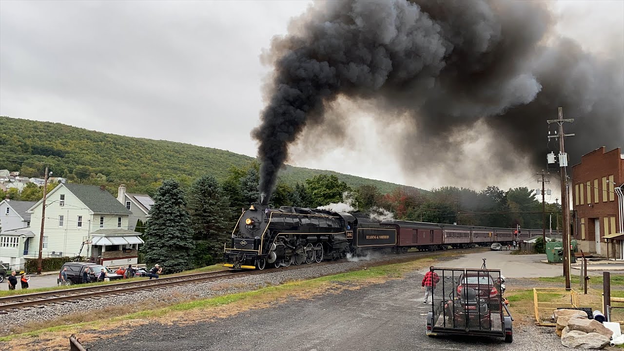 Reading & Northern T-1 2102 Steam Train Full Throttle Fall Foliage ...