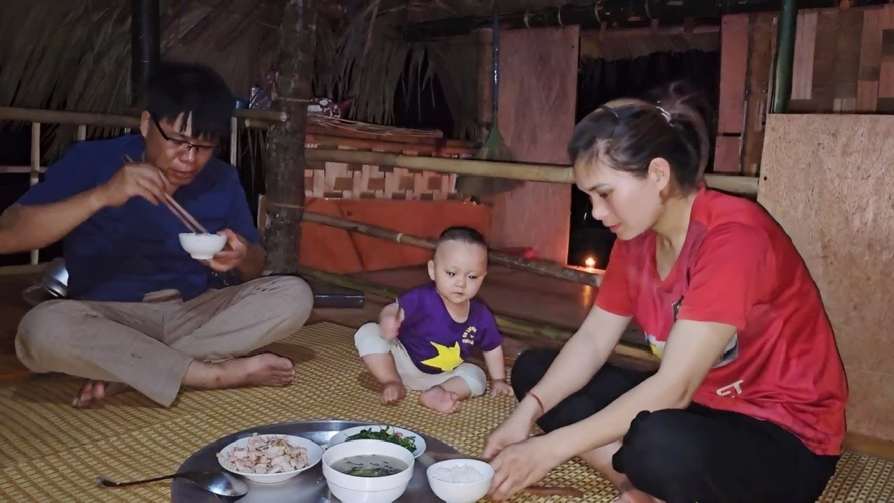 The first meal together between father and daughter where the daughter ...