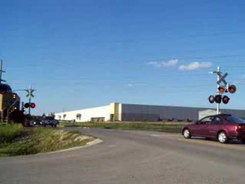 UP 5739 East - Crest Hill, IL - YouTube