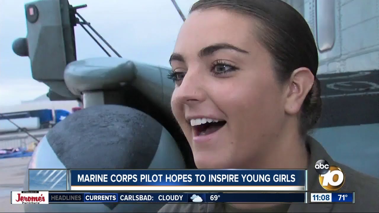 Female pilot inspires children - YouTube
