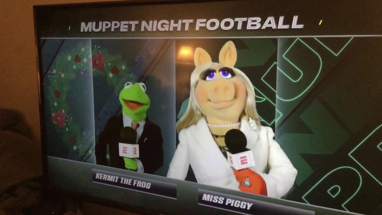 2020 muppets at football game - YouTube