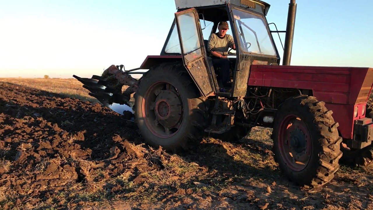 DT 1010 la Arat | Plug Kverneland 4 brazde - YouTube