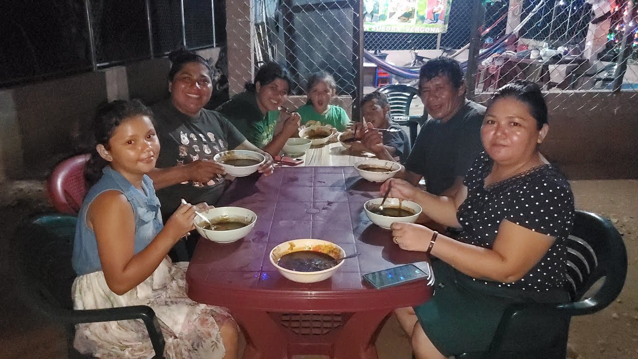 Asi disfrutamos todos en famila el atol de piñuela @suegravergona7863 🥰 ...