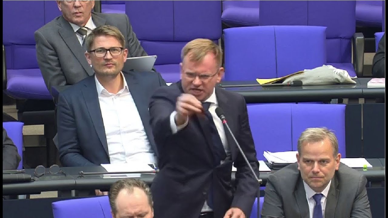 AfD - Dr. Daniel Spaniel: "Sie belügen Tausende von Leuten!" - YouTube