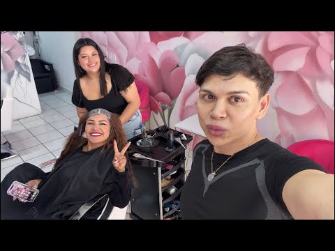 Pintándole el cabello a Jessy