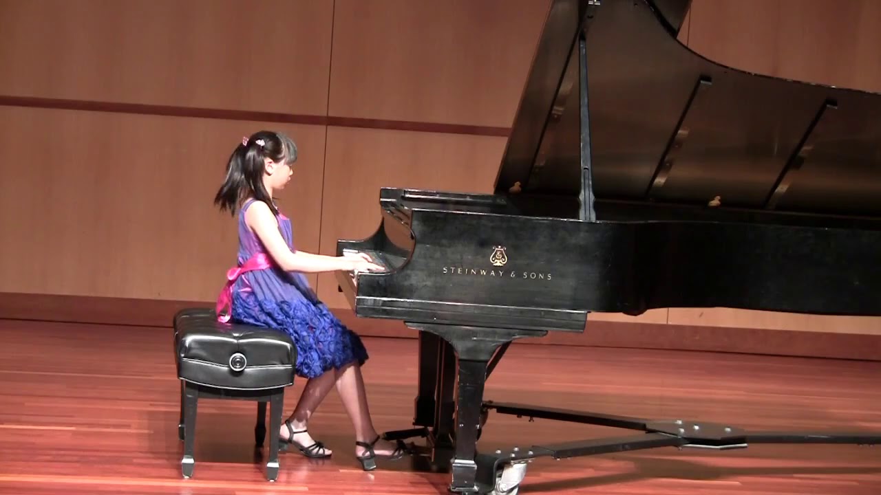 Sarah Tuan - Schumann Papillons Op 2 - YouTube