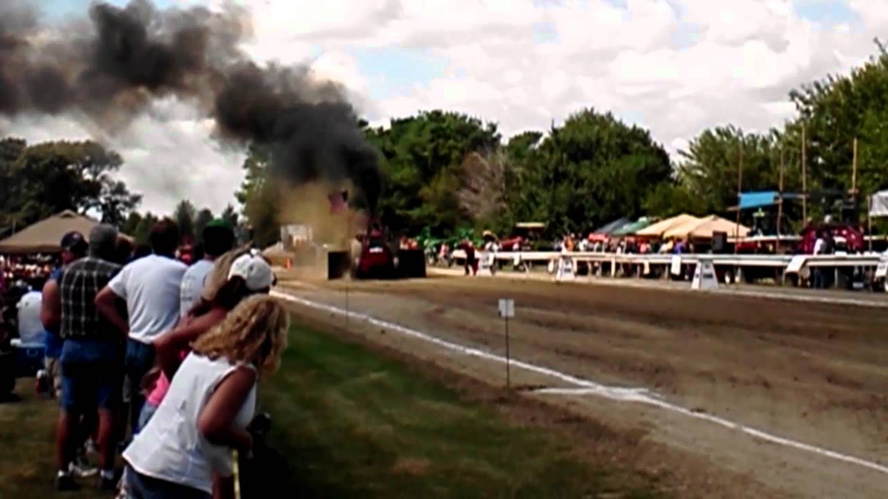 Laura Tractor Pulls - YouTube