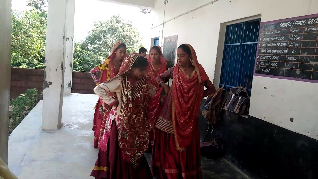 Best Pahari dance by school girls. - YouTube