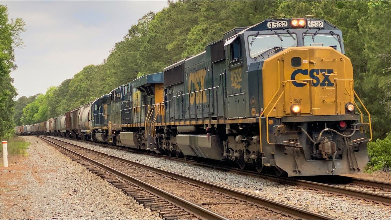 CSX 4532 Leads Double Grain Train G632 North - YouTube