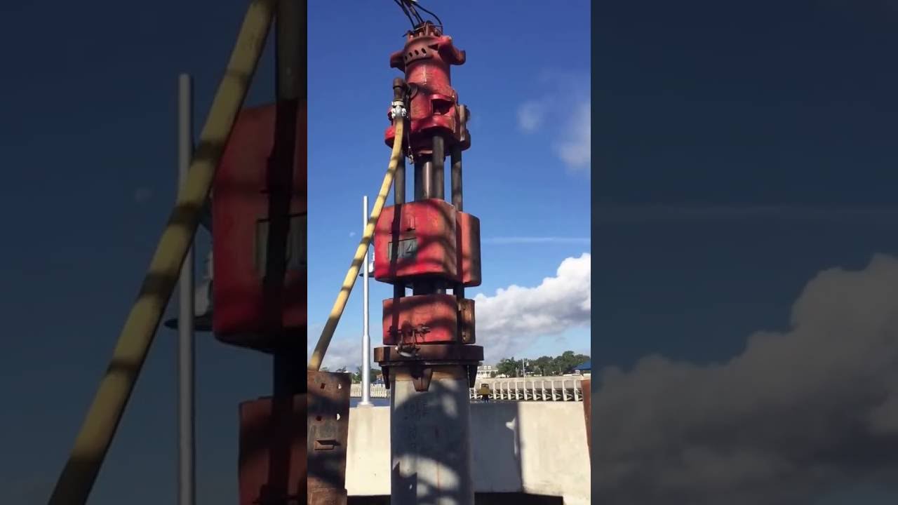 Vulcan 014 Hammer Driving Pile Without Leaders - YouTube