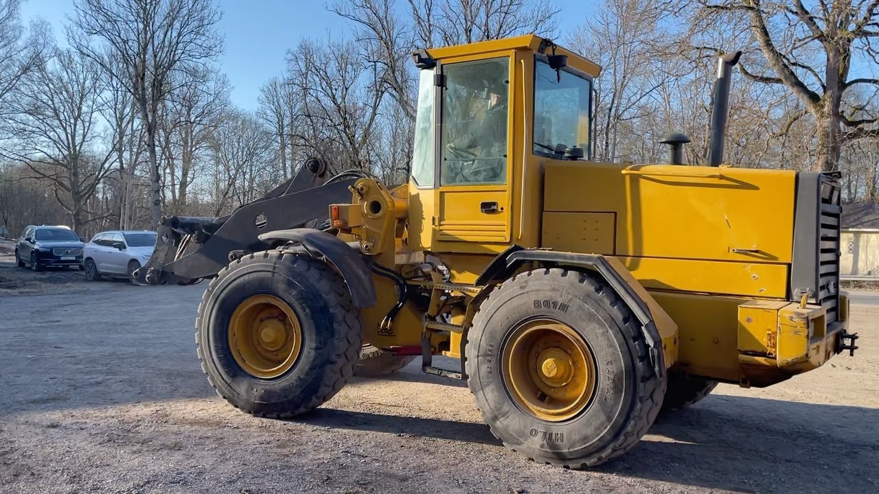 Köp Hjullastare Volvo L70B på Klaravik - YouTube