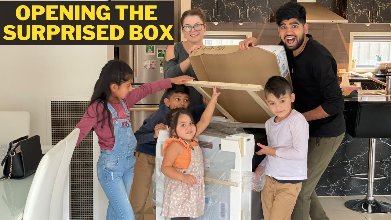 OPENING OUR SURPRISED BOX | LOVELEEN VATS & COURTNEY VATS | - YouTube