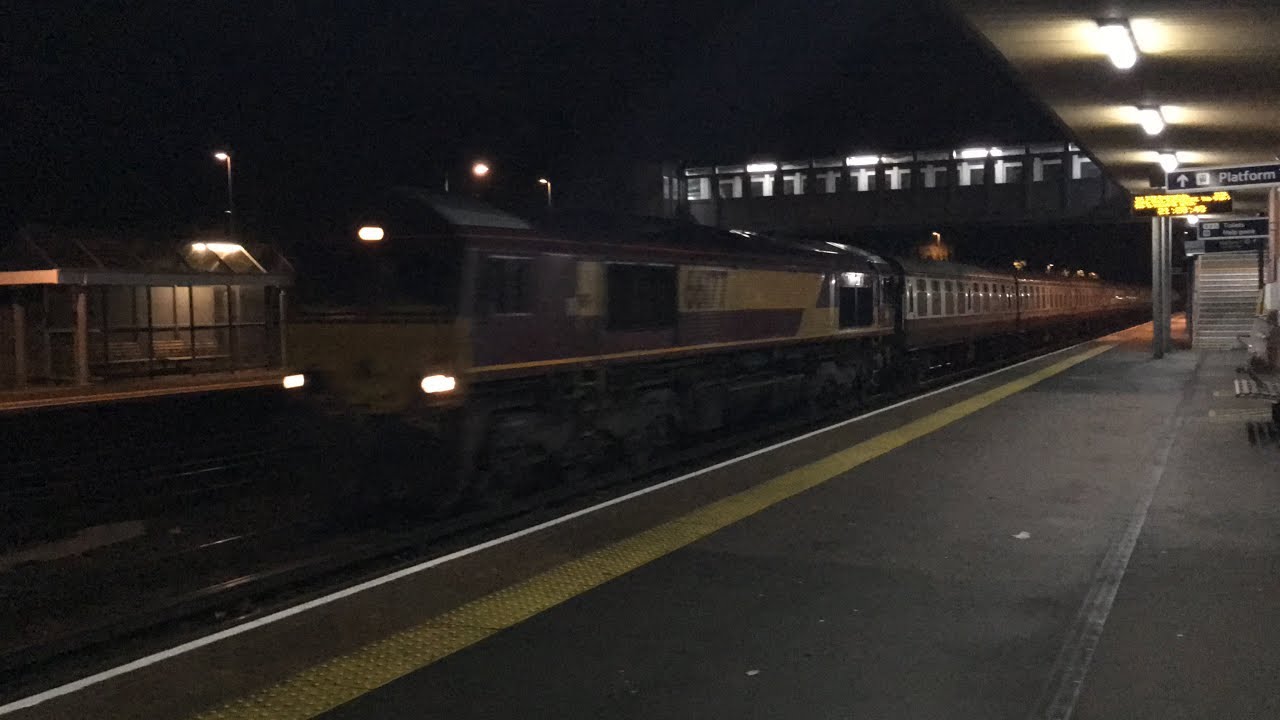 Class 66177 working an ECS from London Victoria to Eastleigh Arlington ...