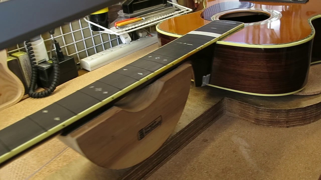 Checking neck angle and straightness for neck reset on Martin OOO-42EC ...