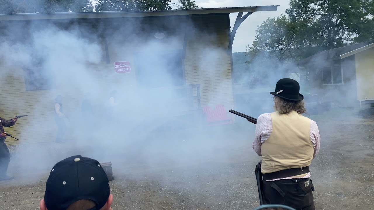 Old west train robbery Cooperstown - YouTube