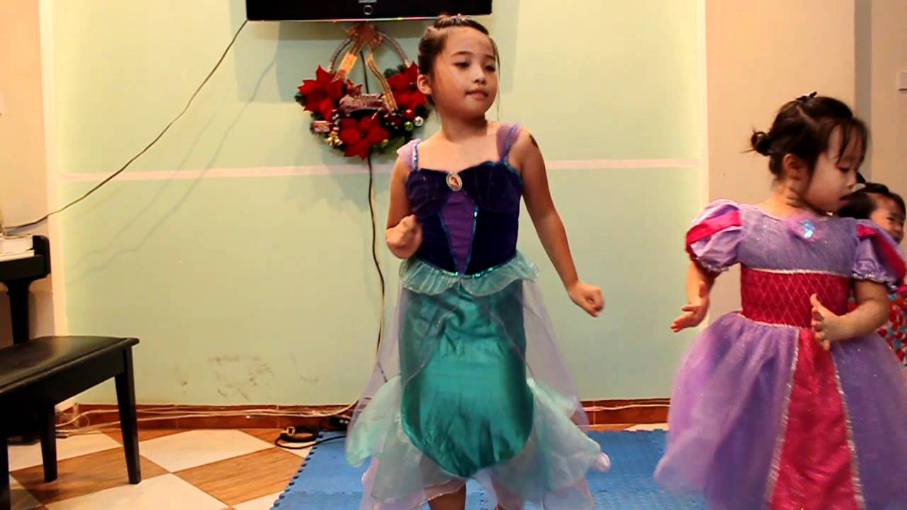 Tuti n Suri dancing.avi - YouTube