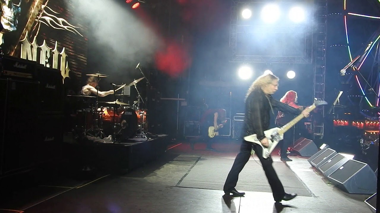 Vince Neil band Wild Side 2018 0901 - YouTube