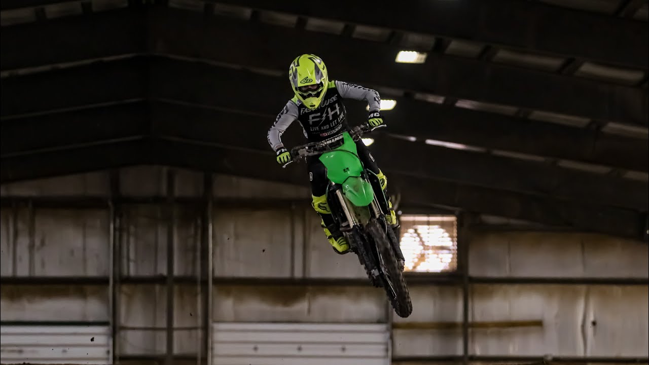 Switchback Mx Indoor Practice Battle (Victor Watts, Robert Anderson and ...