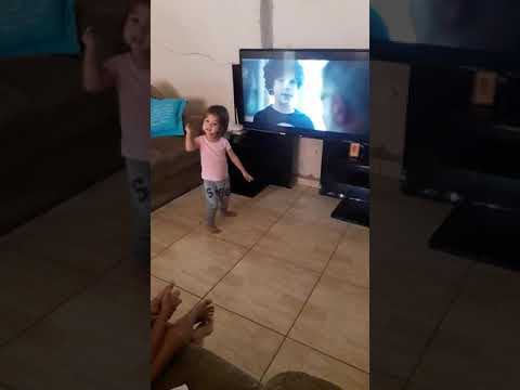Minha irma dançando