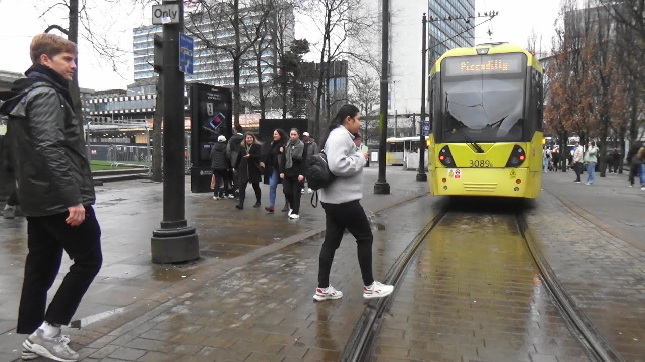 Manchester City centre from Piccadilly station tour of the main parts ...
