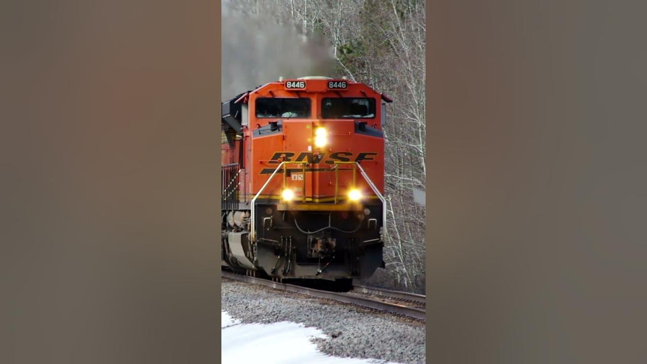 BNSF SD70ACe leads grain empties #shorts - YouTube