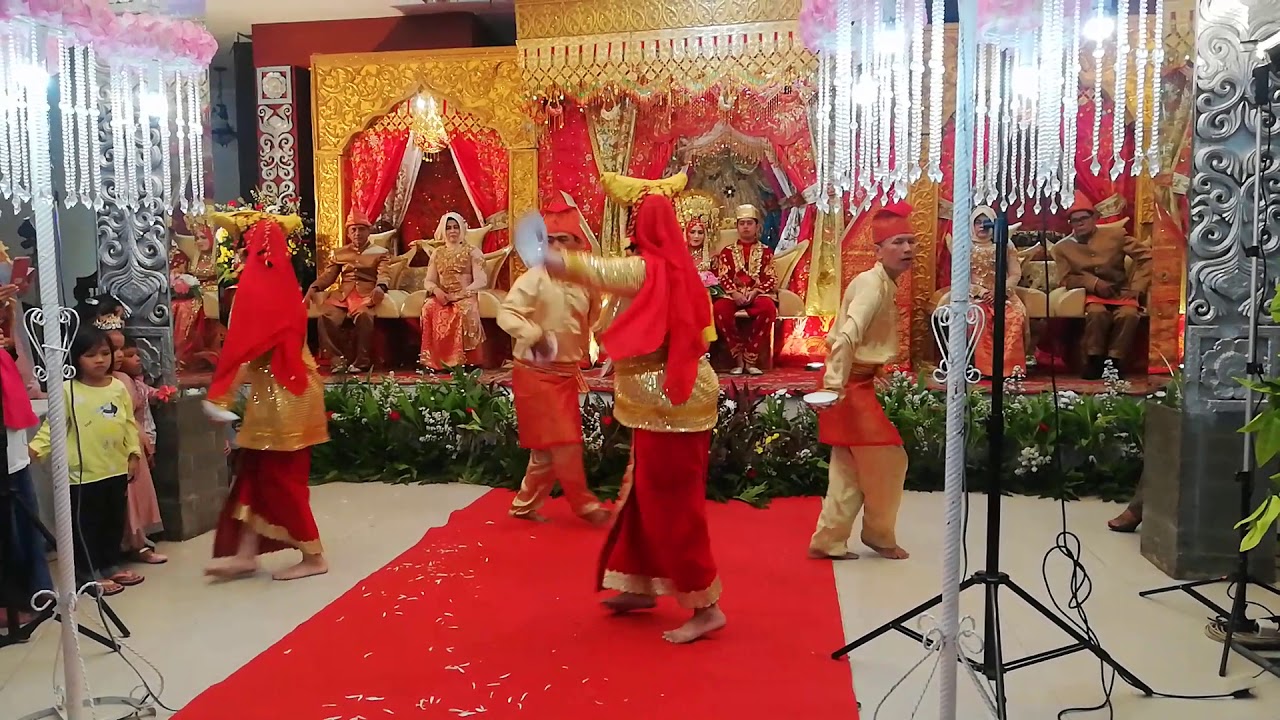 Tari piring - sumatera barat - YouTube