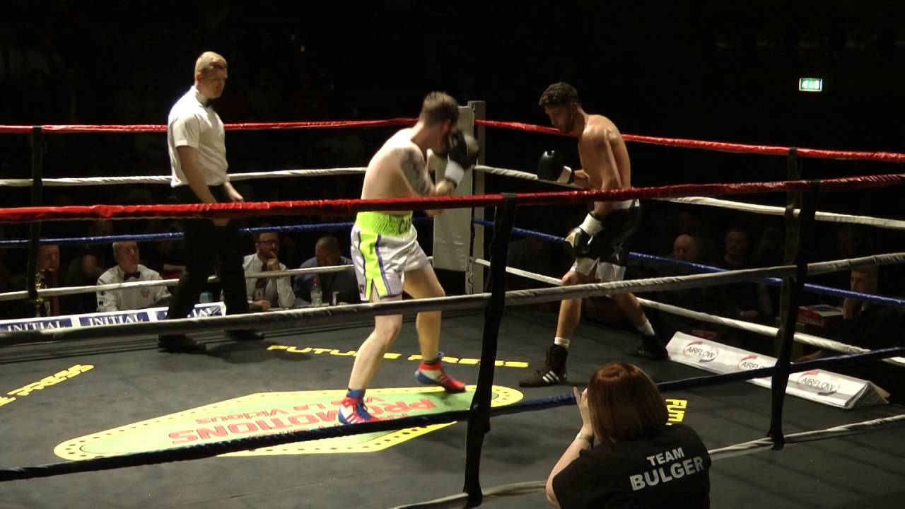 Matty Mainwaring v Tommy Carter - YouTube