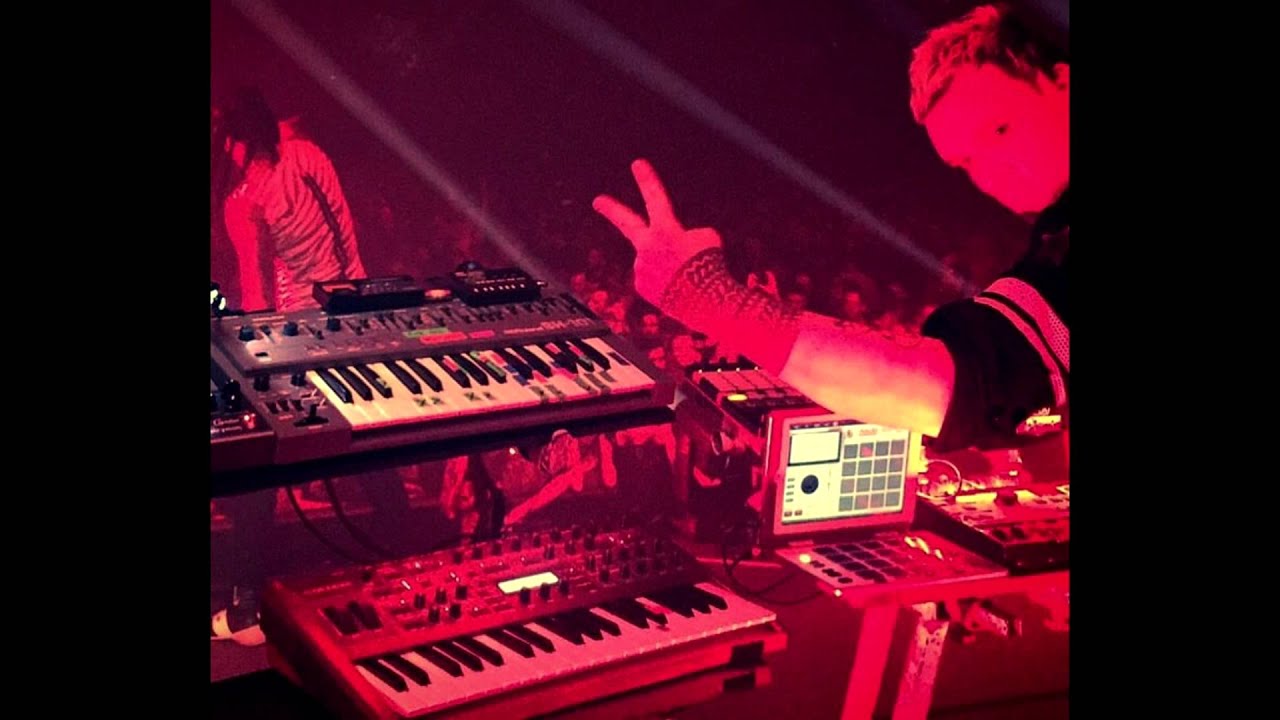 The Prodigy - Benny Blanco (Live 2015) - YouTube