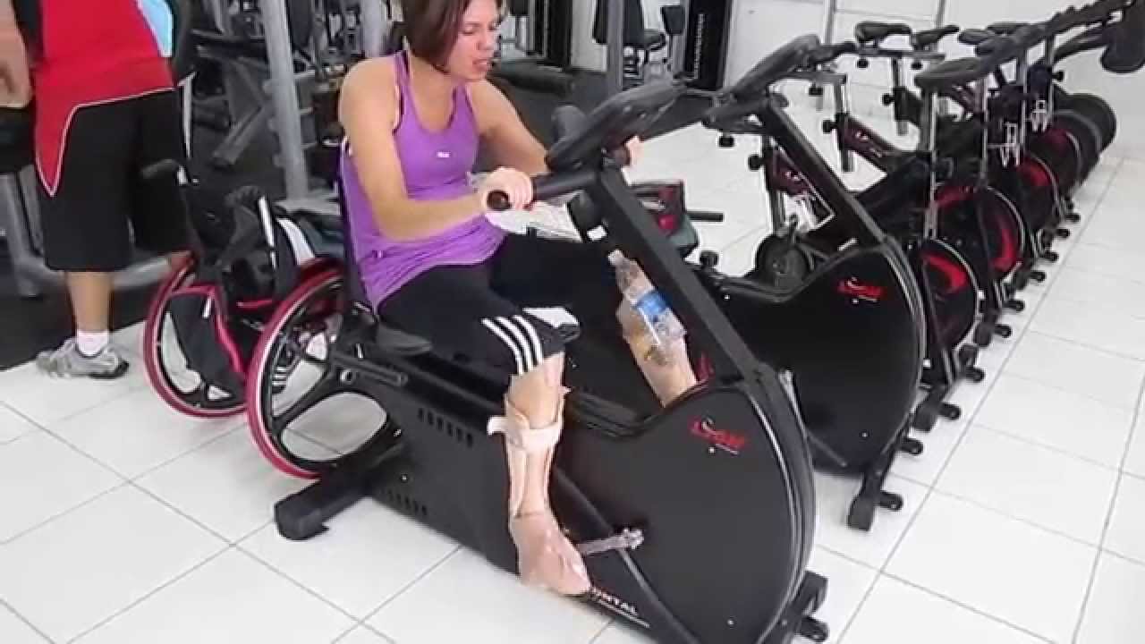 Paraplégica pedalando depois de 10 anos (Paraplegic cycling after 10 ...