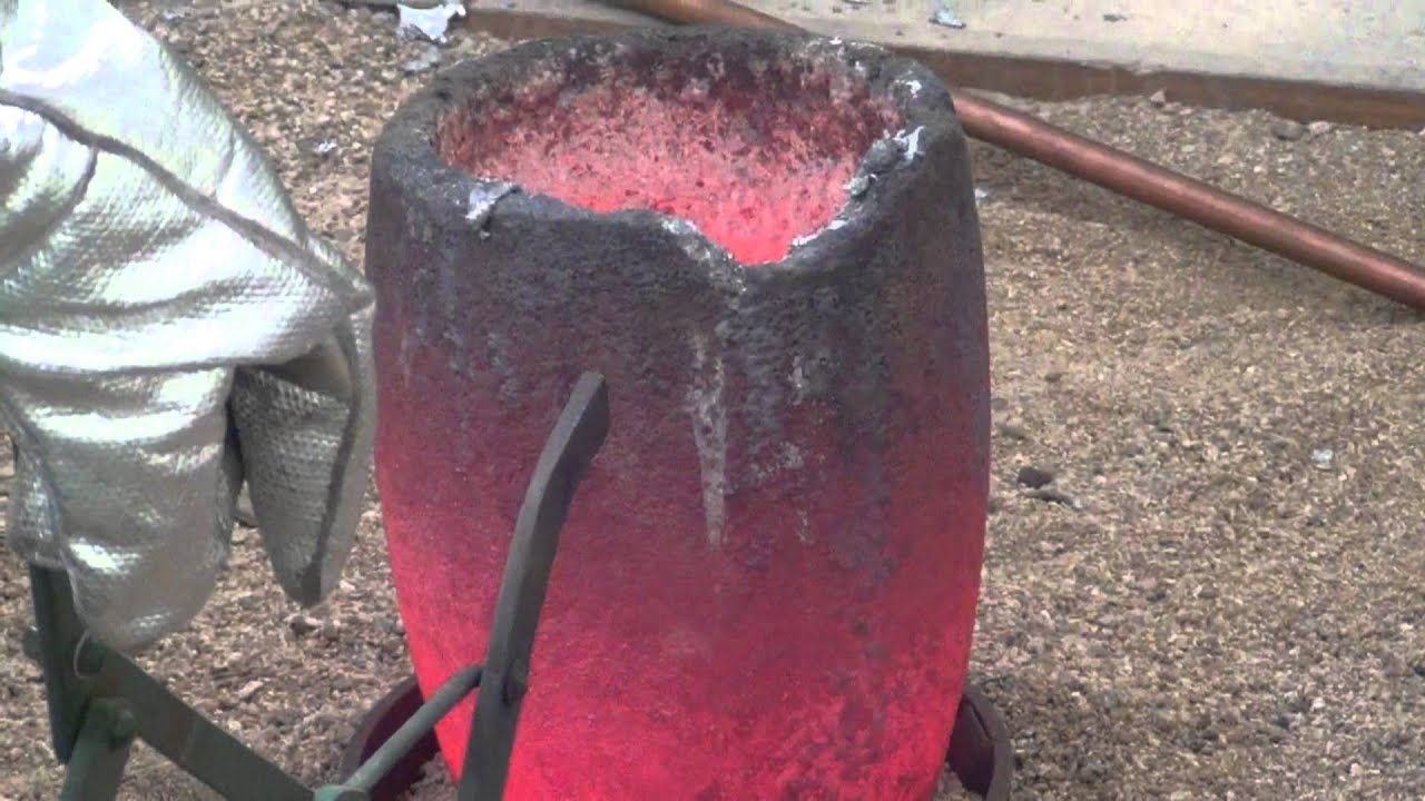 Colada en el molde de arena (probeta) - YouTube