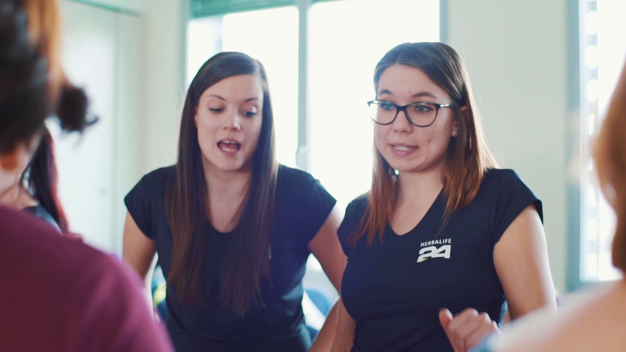 Erste Bank Hungary - Nőnapi rendezvénye a város felett! - YouTube
