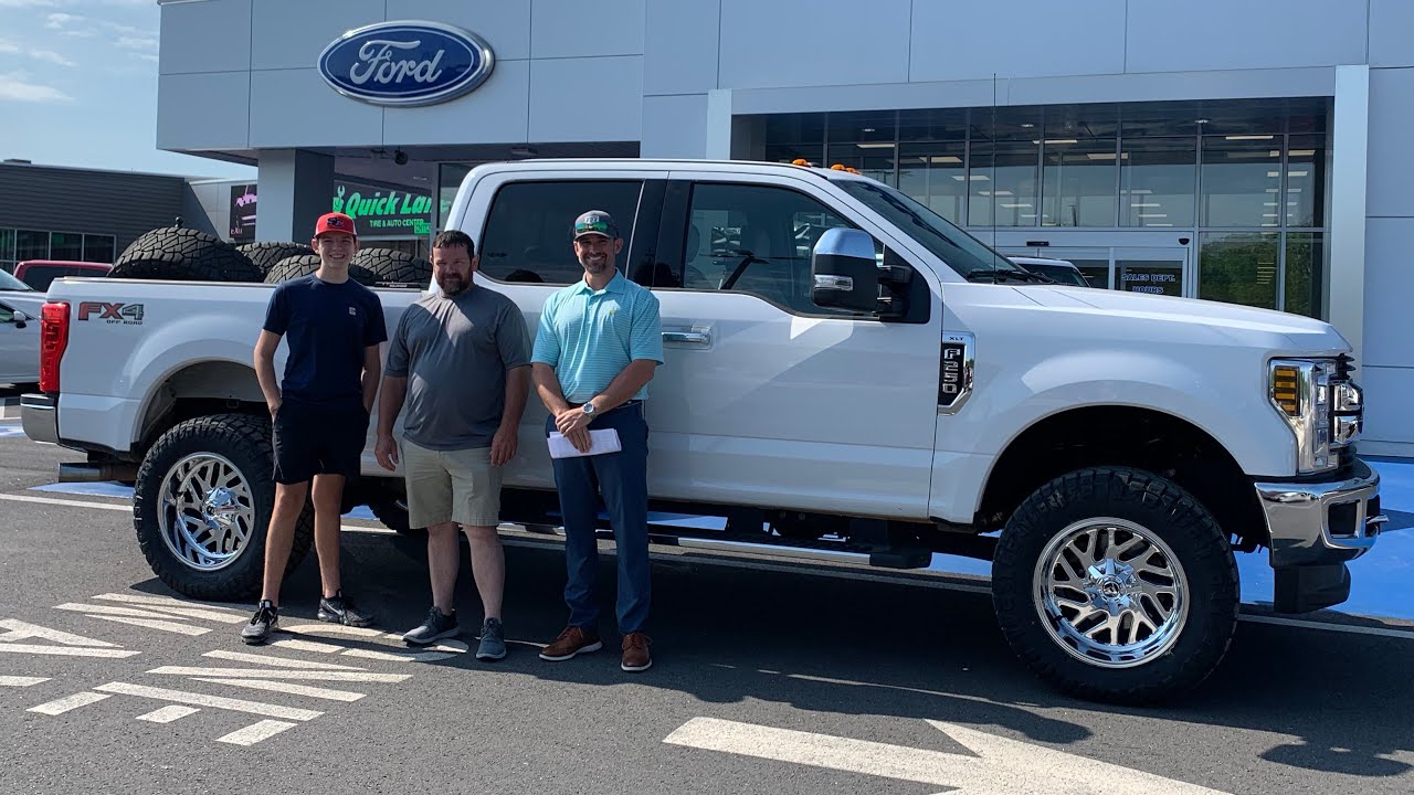 Ford F250 Leveled on 35s Fuel Triton 20x10 Akins - YouTube