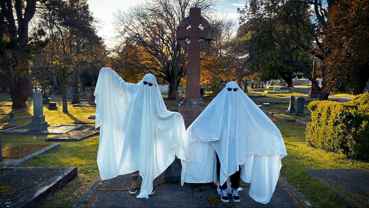 Ghost Photoshoot (TIKTOK Trend) - YouTube