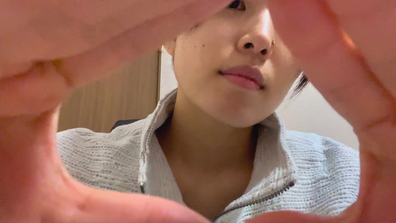 ASMR Calming and Relaxing Hand Motions |🌻おだやかでリラックスできるハンドムーブメント - YouTube