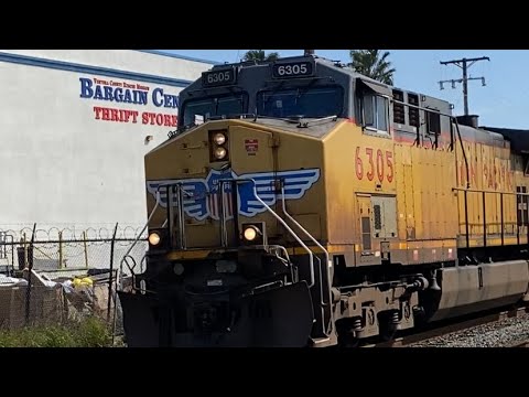 Union Pacific Train #6305 Leaving Station/switching with Horn Show ...