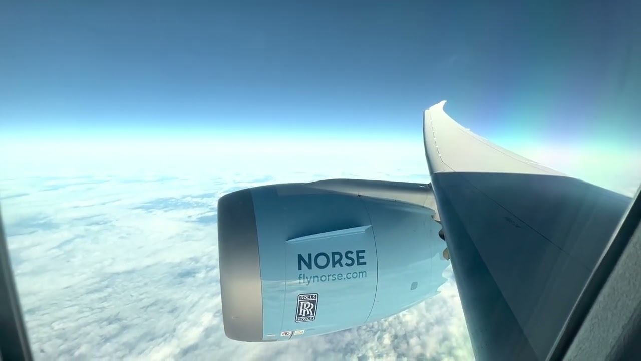 The Mammoth Rolls-Royce Jet Engine Of The Boeing 787-9 Dreamliner - YouTube