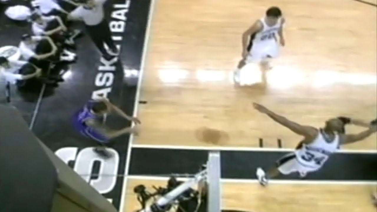 Matt Barnes Inbounds Ball Off Players Back 2004 2005 Youtube 4994