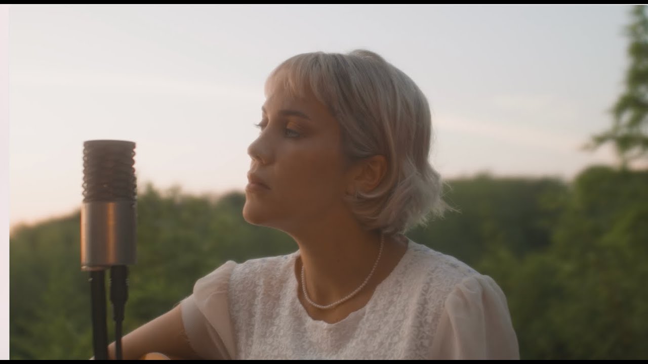 Bess Atwell - The Weeping (Live and Acoustic) - YouTube